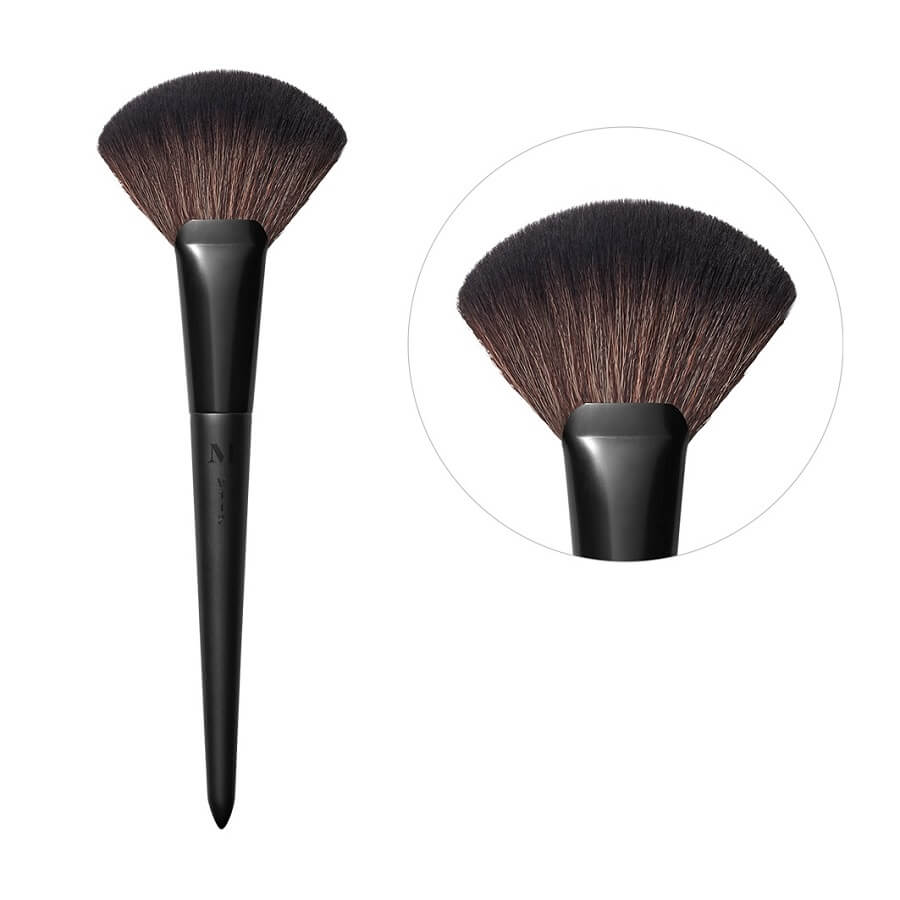 Morphe V112 Fluffy Fan Powder Brush | DOUGLAS